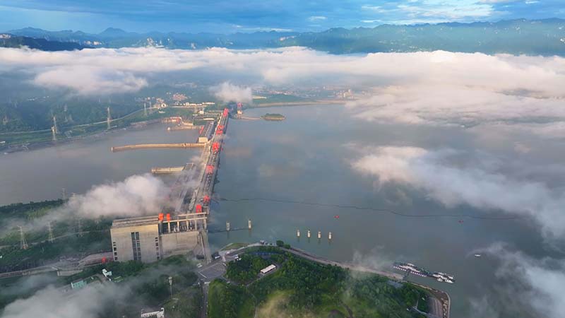 Three Bears Travel|Yangtze River Dam: A Triumph in Hydroelectric Power